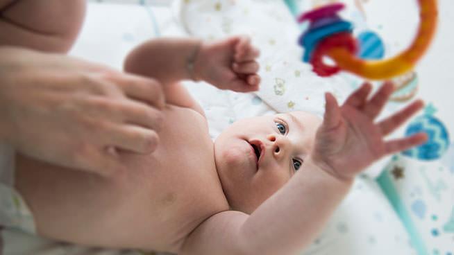 Newborn Milestones 0–3 Months | Enfamil