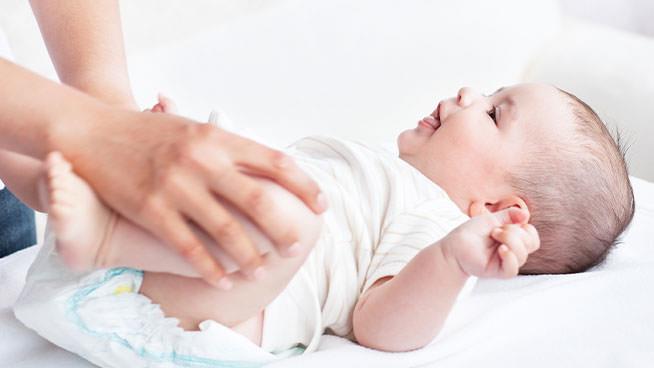 How to Change a Diaper | Enfamil