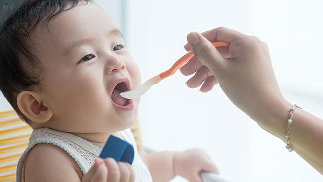 Introducing Solids to Babies with CMA | Enfamil
